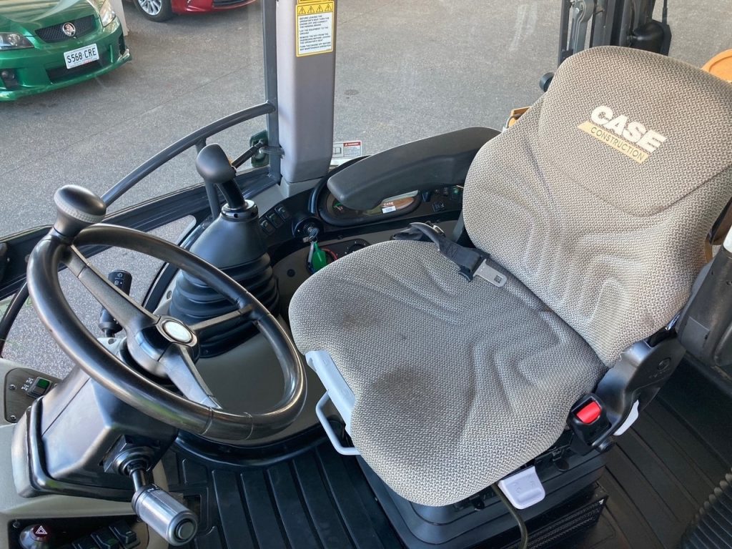 2016 CASE 580ST Loader – Northeast Tractors & Machinery